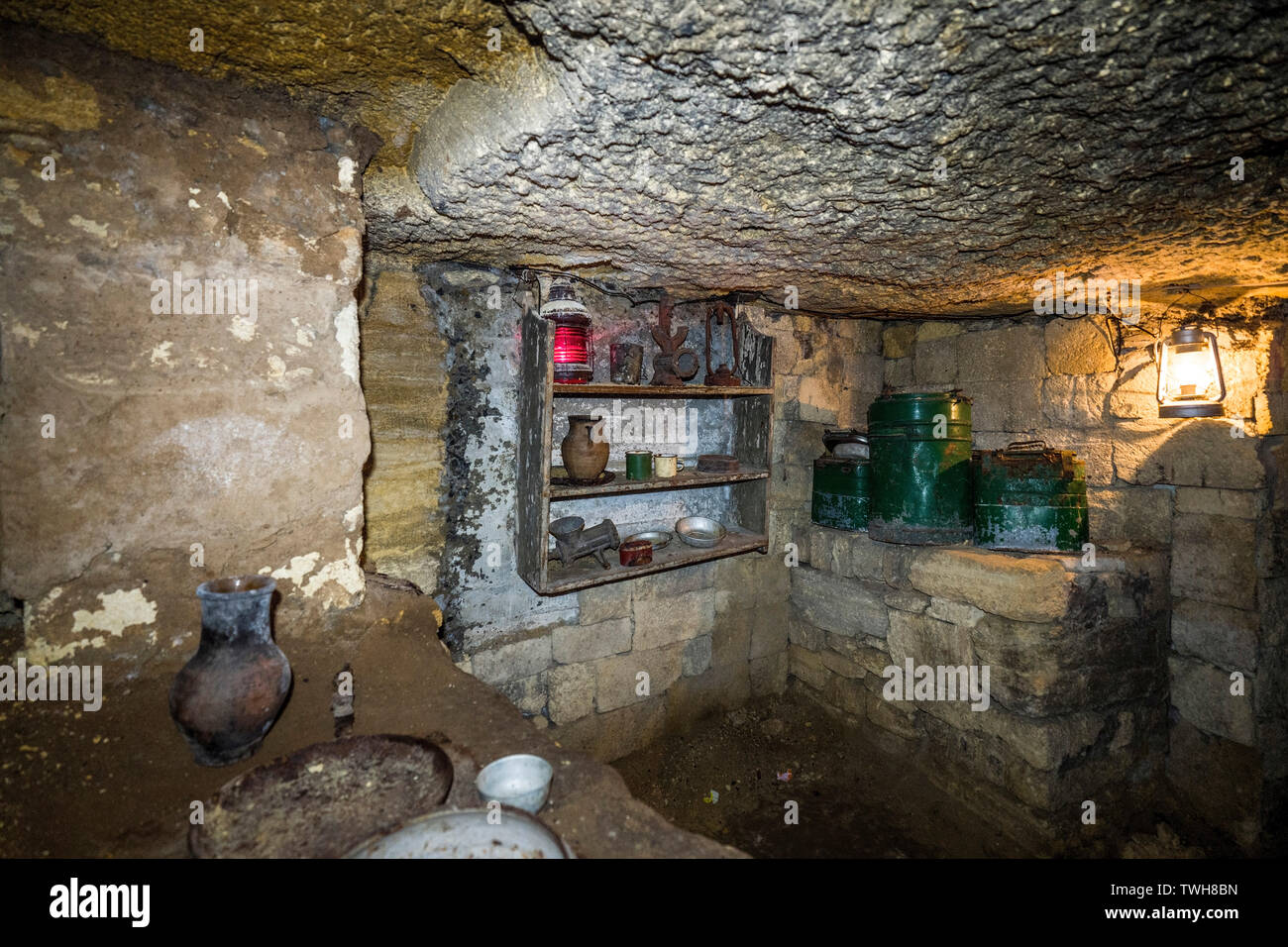 Caves and catacombs hi-res stock photography and images - Alamy