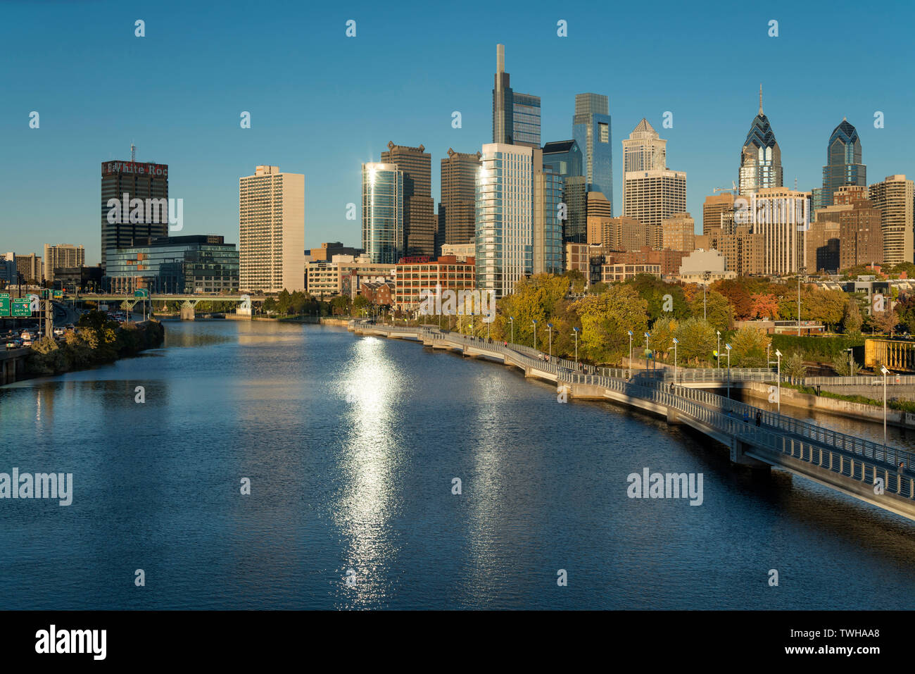 TRAIL WALK SCHUYLKILL RIVER DOWNTOWN SKYLINE PHILADELPHIA PENNSYLVANIA ...