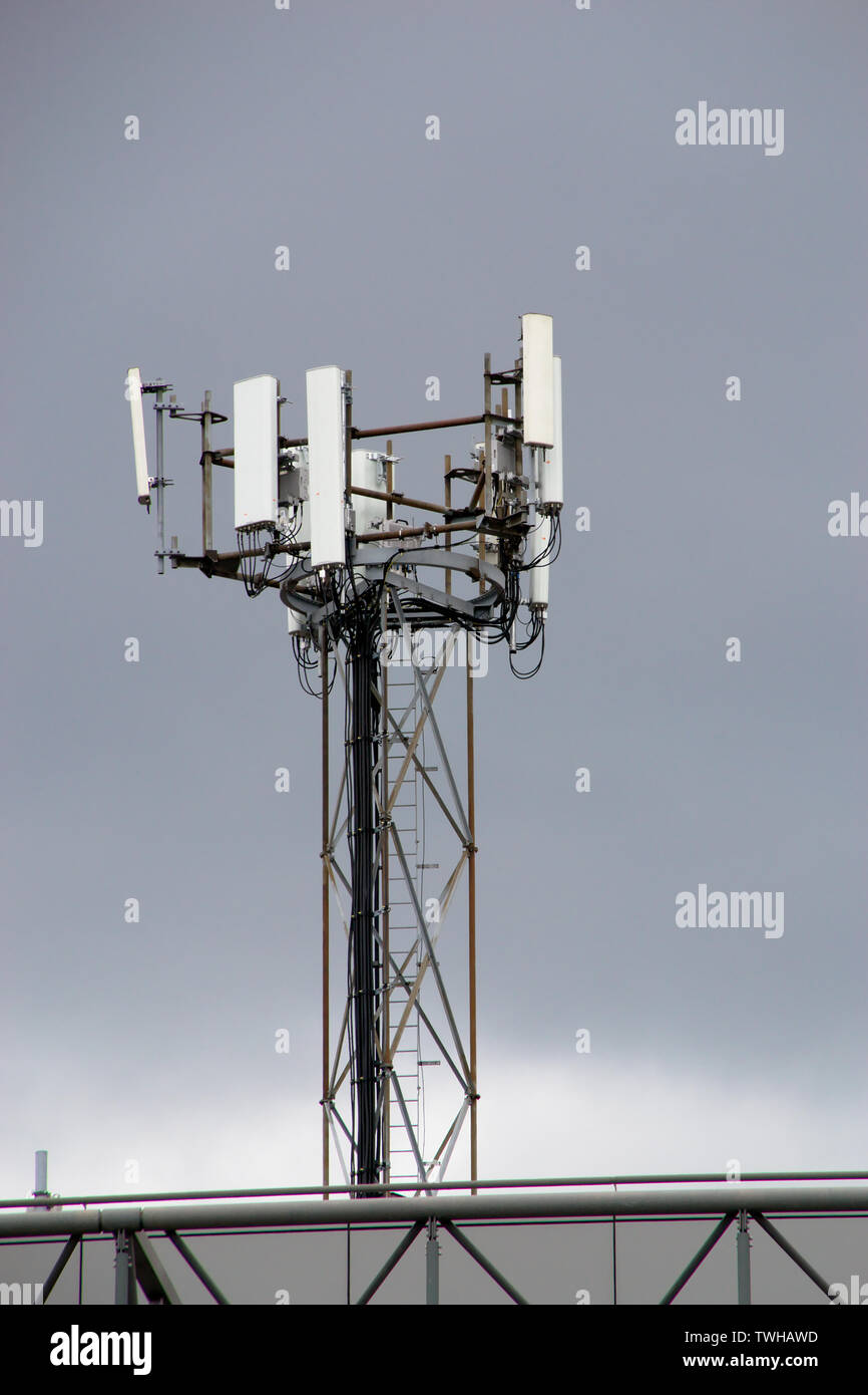 Broadcast tower hi-res stock photography and images - Alamy