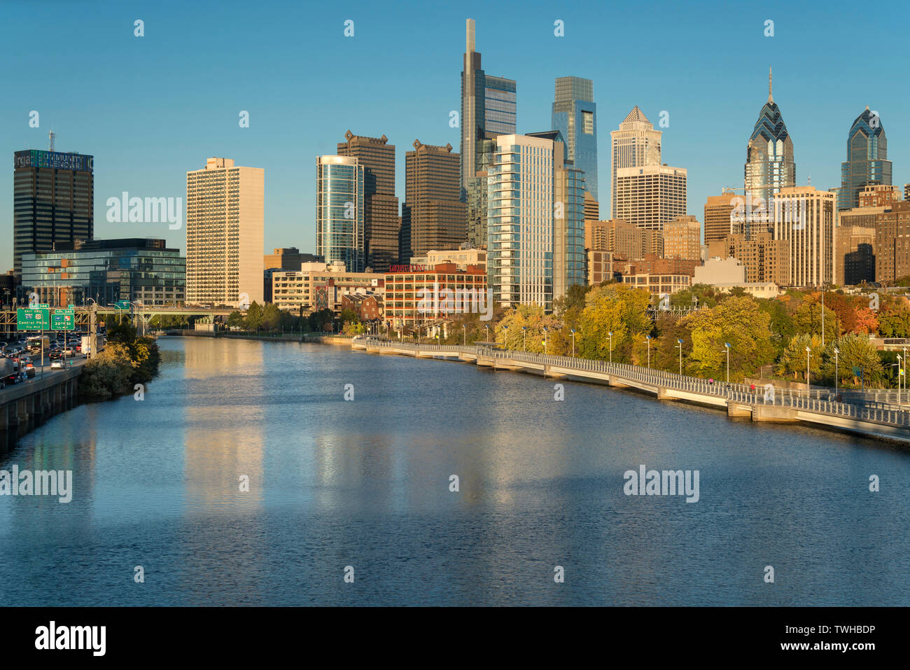 TRAIL WALK SCHUYLKILL RIVER DOWNTOWN SKYLINE PHILADELPHIA PENNSYLVANIA ...