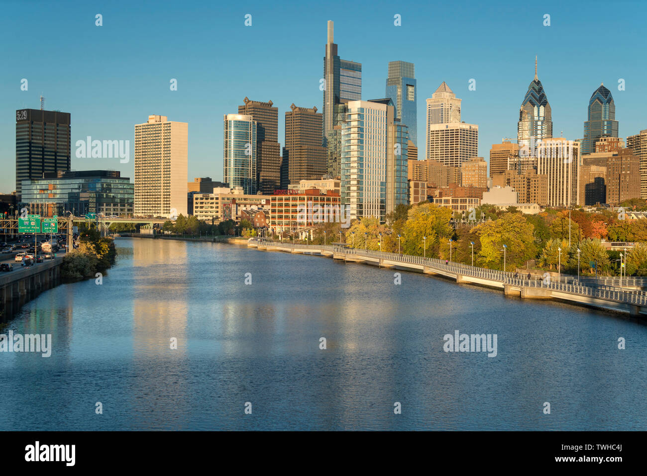 TRAIL WALK SCHUYLKILL RIVER DOWNTOWN SKYLINE PHILADELPHIA PENNSYLVANIA ...