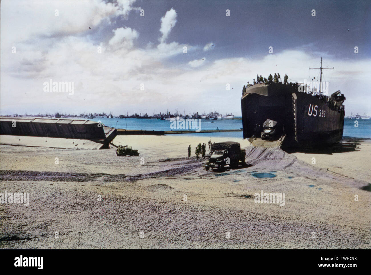 Lst 1940s hi-res stock photography and images - Alamy