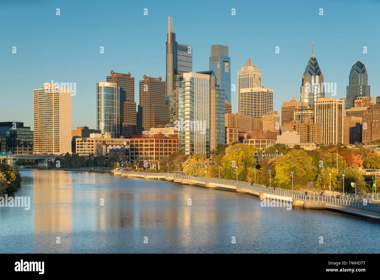 TRAIL WALK SCHUYLKILL RIVER DOWNTOWN SKYLINE PHILADELPHIA PENNSYLVANIA ...