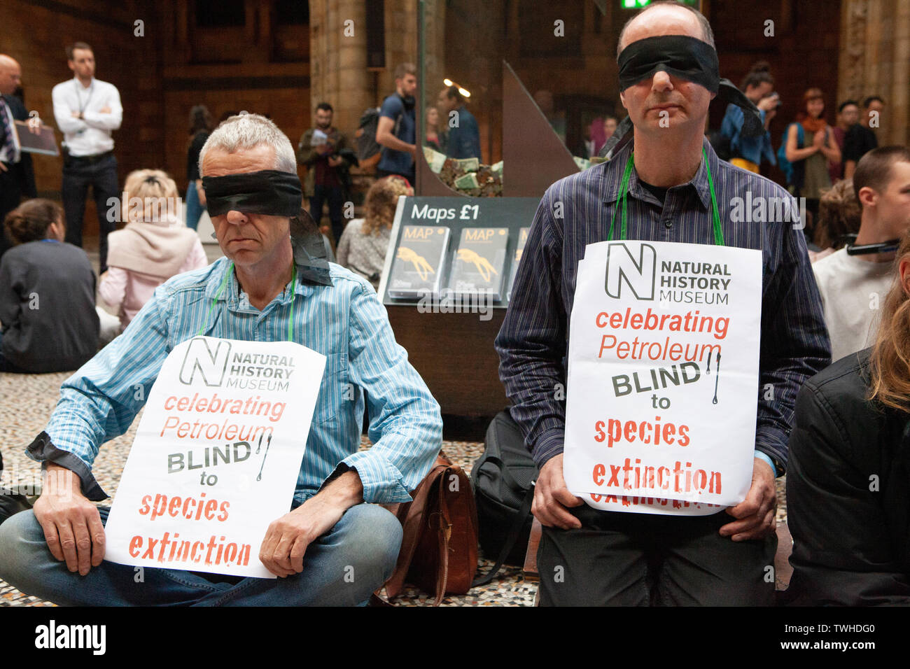Extinction Rebellion protesters at the Natural History Museum opposing ...