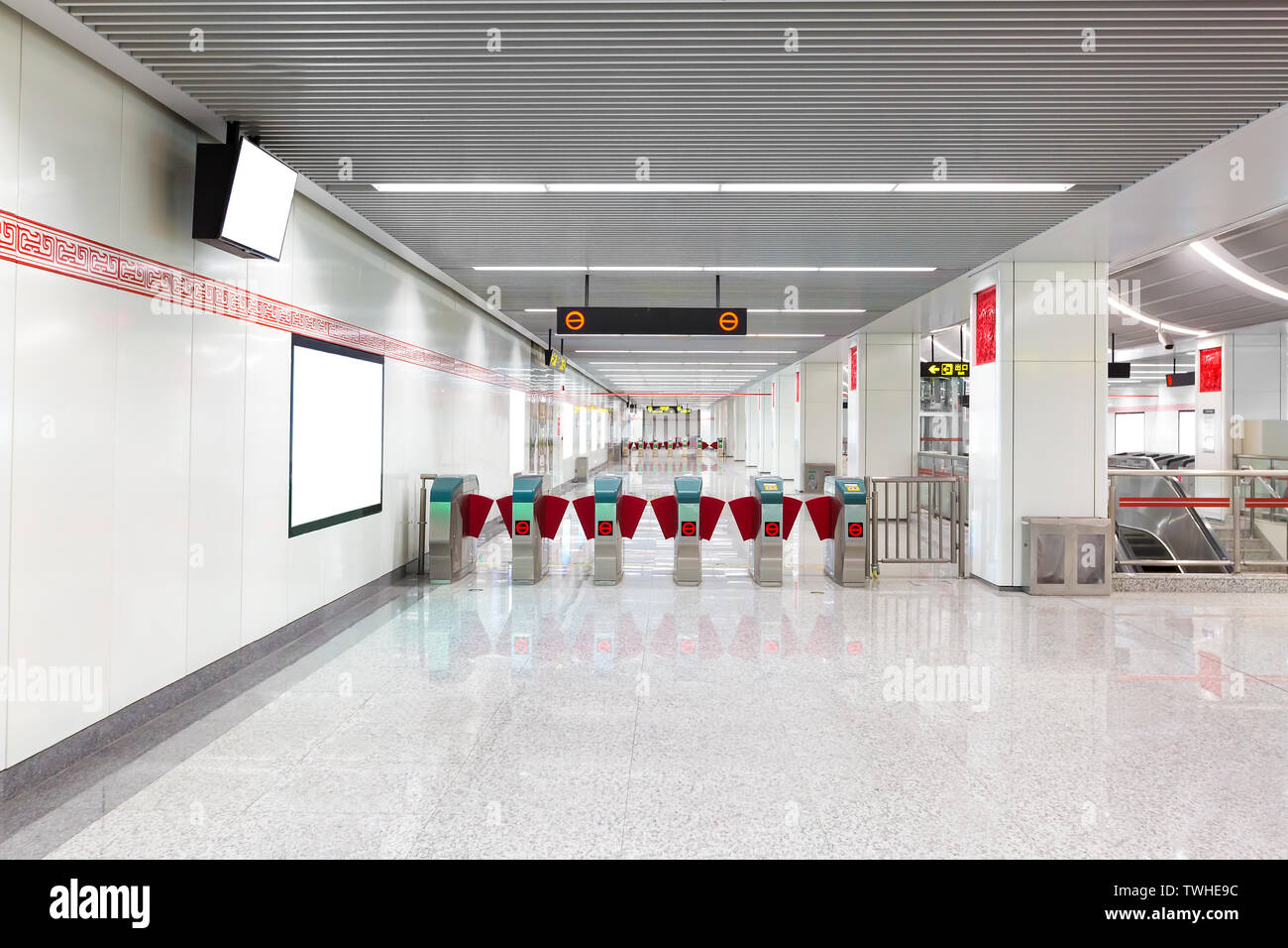 Mtr underground train doors hi-res stock photography and images - Alamy