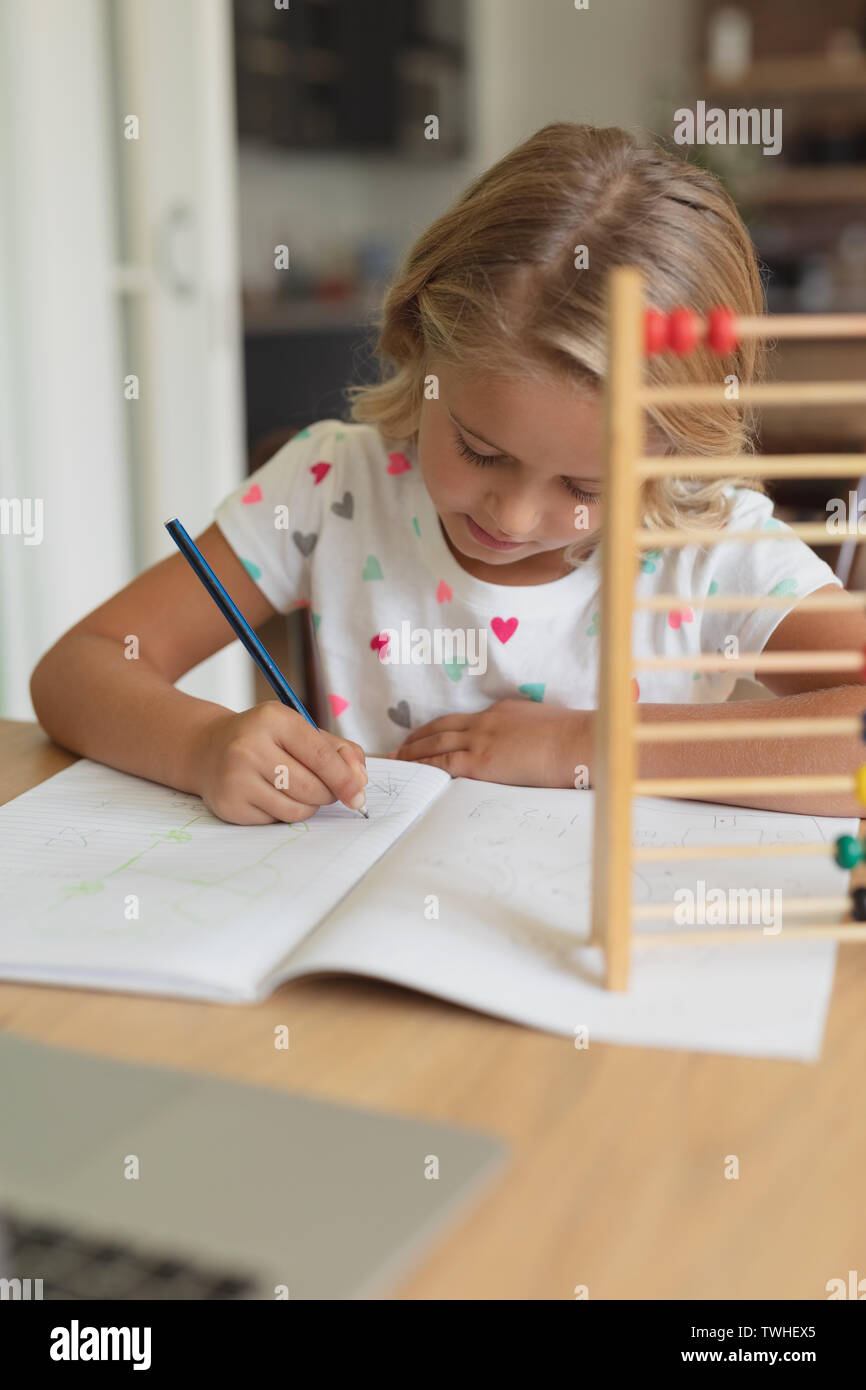 Girl study hi-res stock photography and images - Alamy