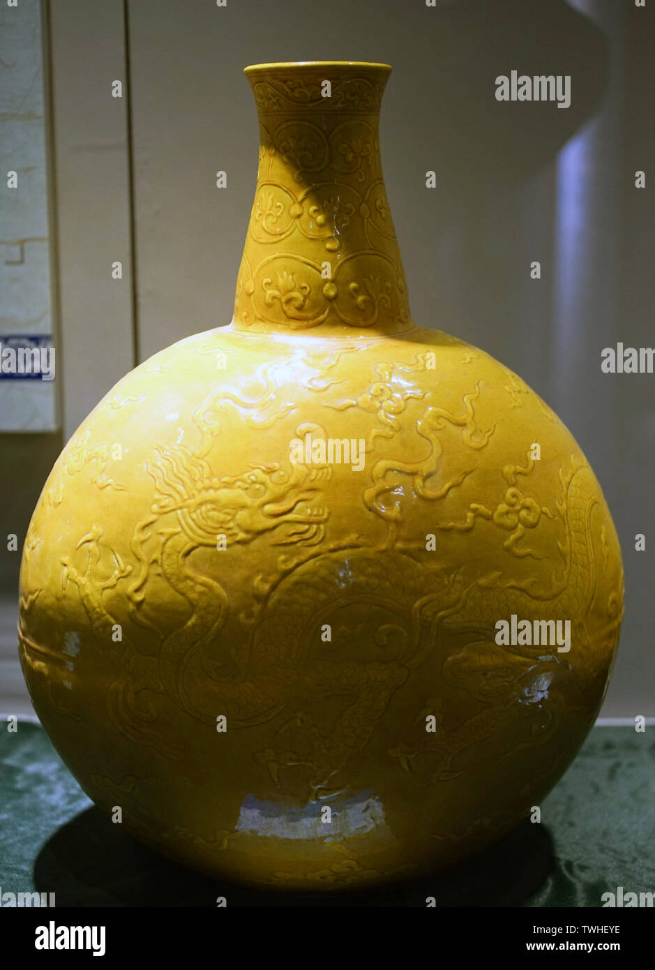 Tang three-color statue Stock Photo - Alamy