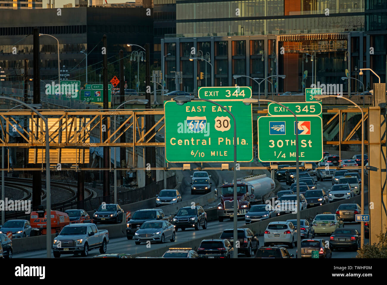 Interstate highway signs hi-res stock photography and images - Alamy