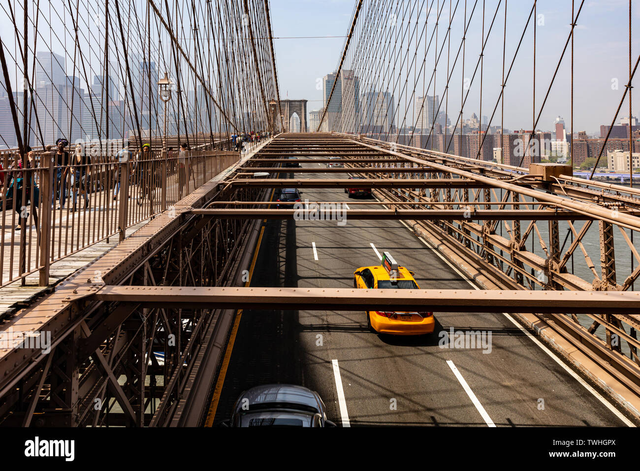 Cars bridge background hi-res stock photography and images - Alamy