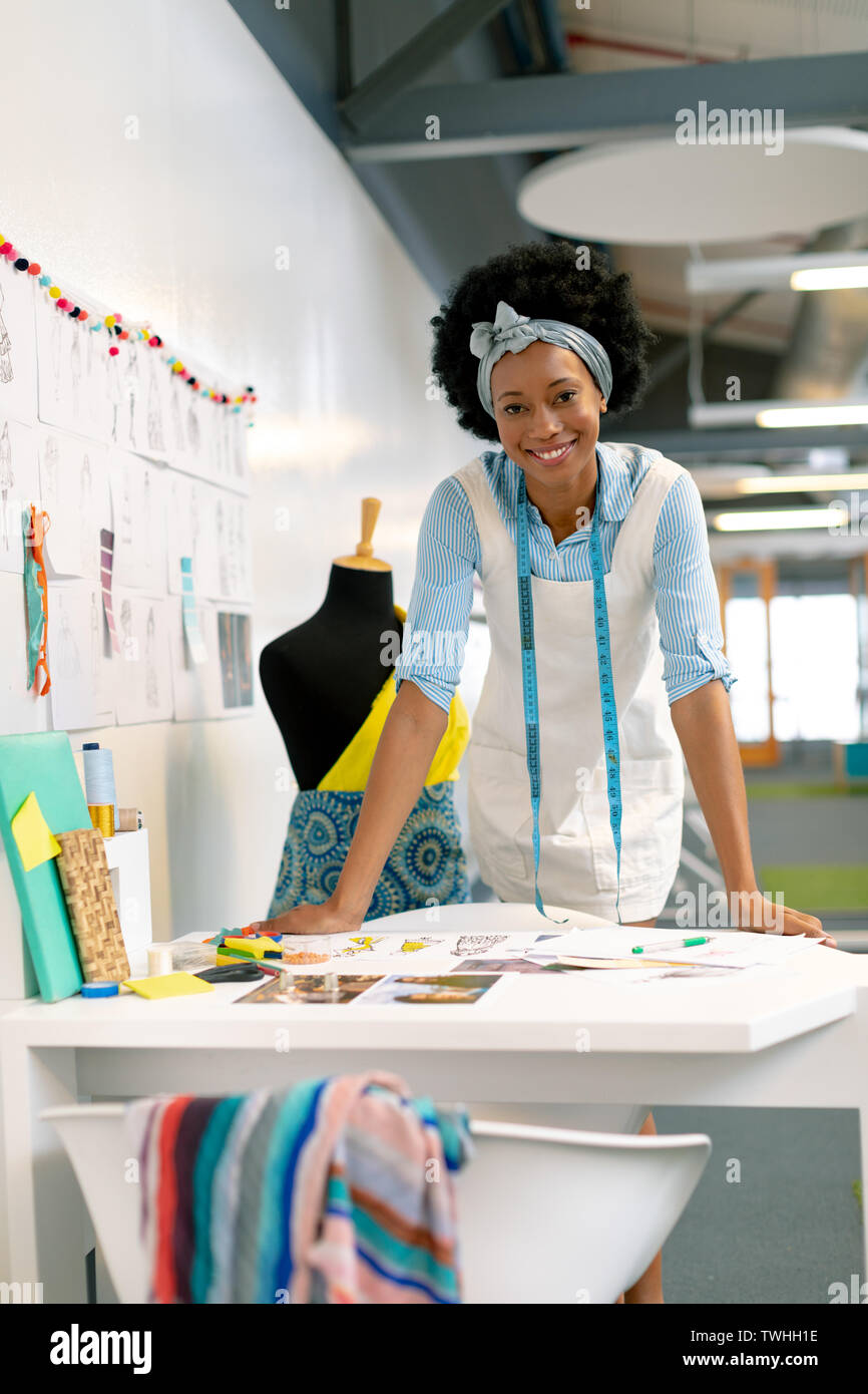 Female graphic designer leaning on table Stock Photo - Alamy