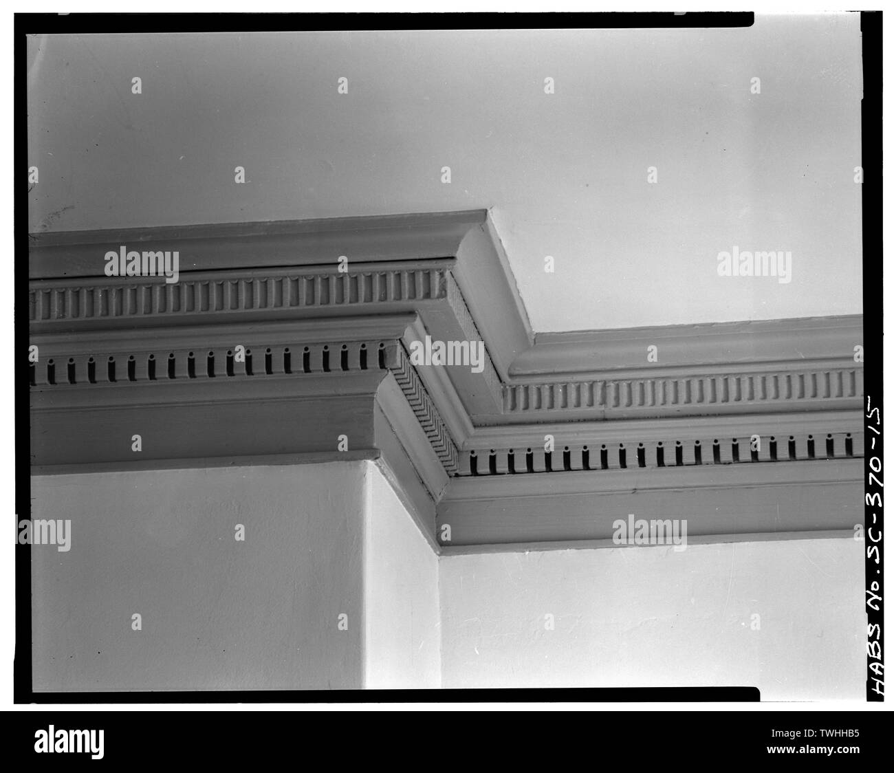 Cornice detail Black and White Stock Photos & Images - Alamy