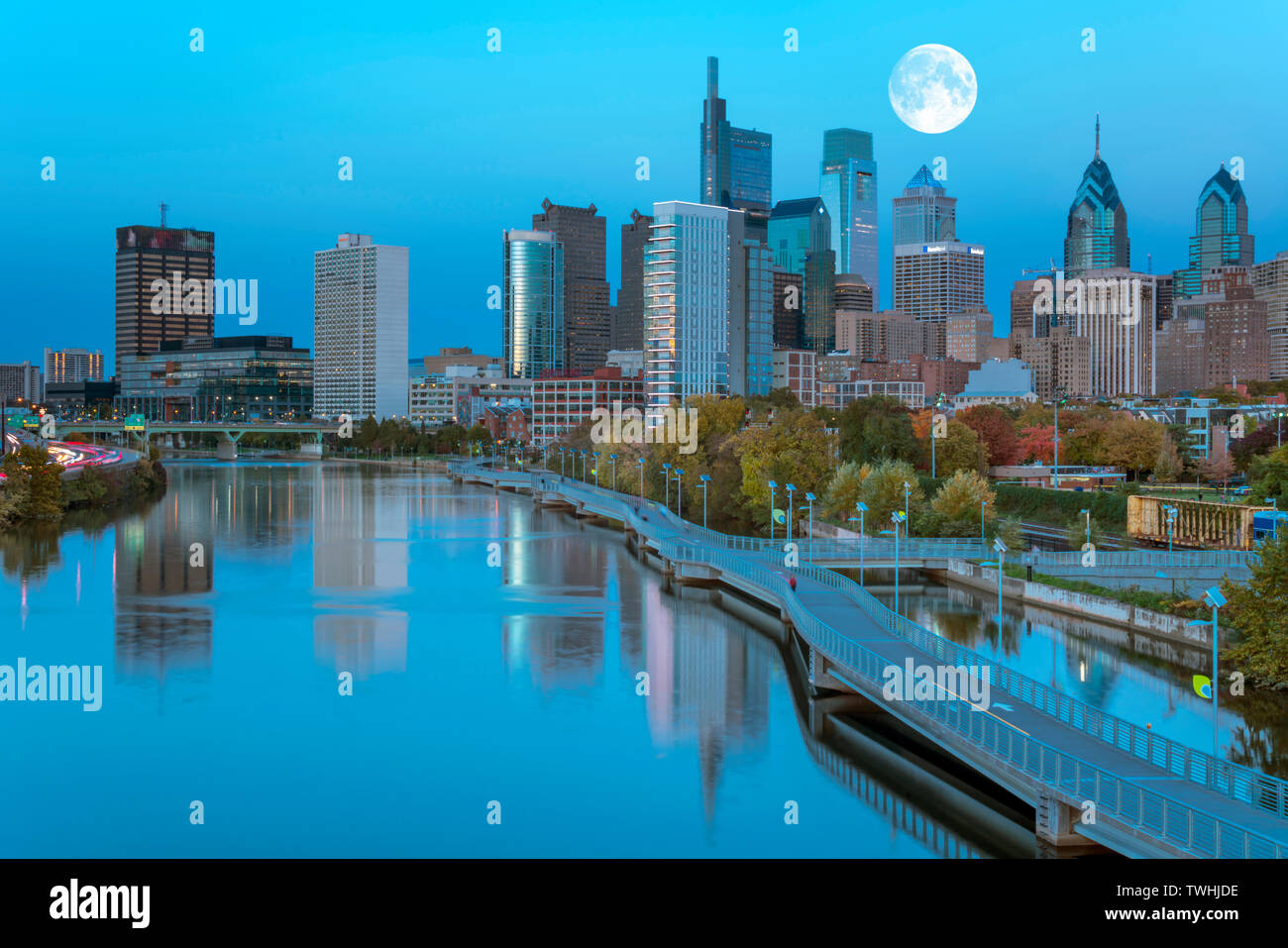 TRAIL WALK SCHUYLKILL RIVER DOWNTOWN SKYLINE PHILADELPHIA PENNSYLVANIA ...