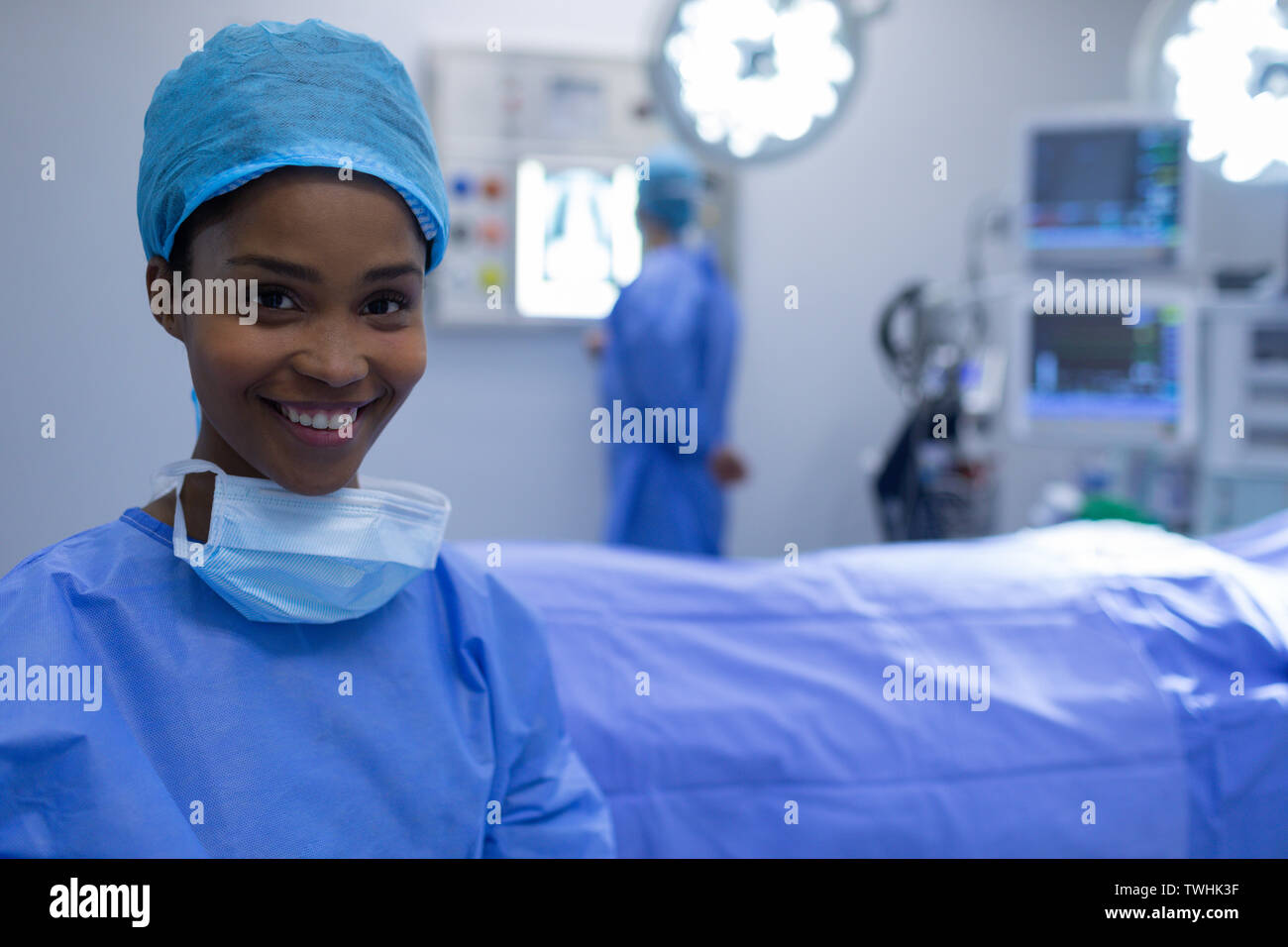Happy female surgeon sitting in operation theater Stock Photo - Alamy Happy female surgeon sitting in operation theater Stock Photo - Alamy