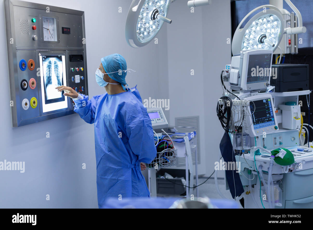 X ray operating room hi-res stock photography and images - Alamy