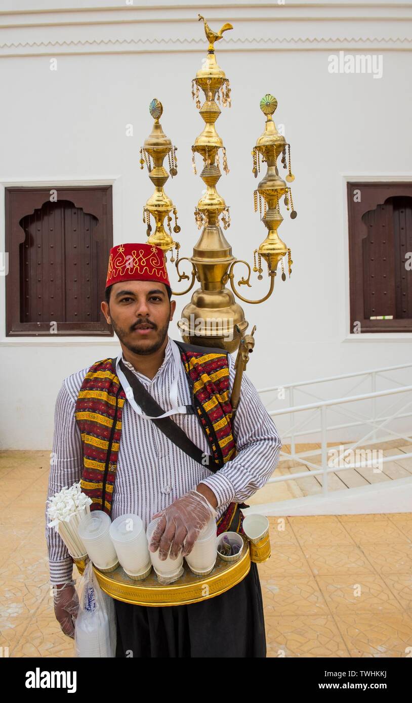 Saudi arabia tea hi-res stock photography and images - Alamy