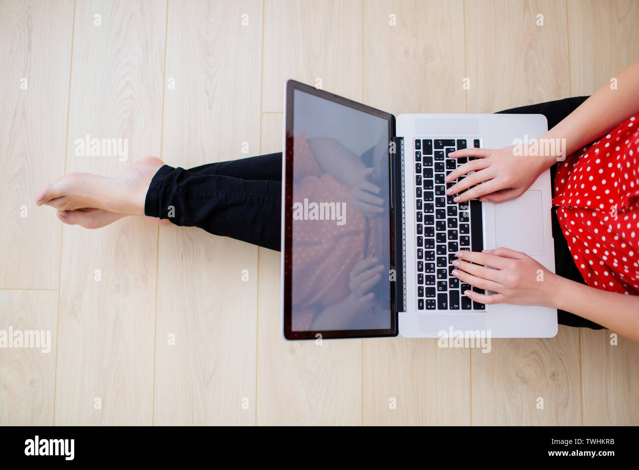Tapping keyboard hi-res stock photography and images - Alamy