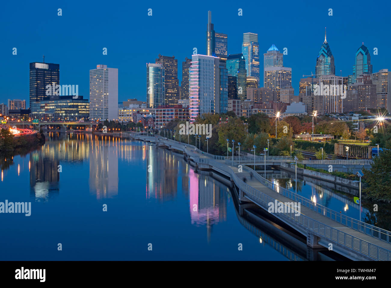 TRAIL WALK SCHUYLKILL RIVER DOWNTOWN SKYLINE PHILADELPHIA PENNSYLVANIA ...