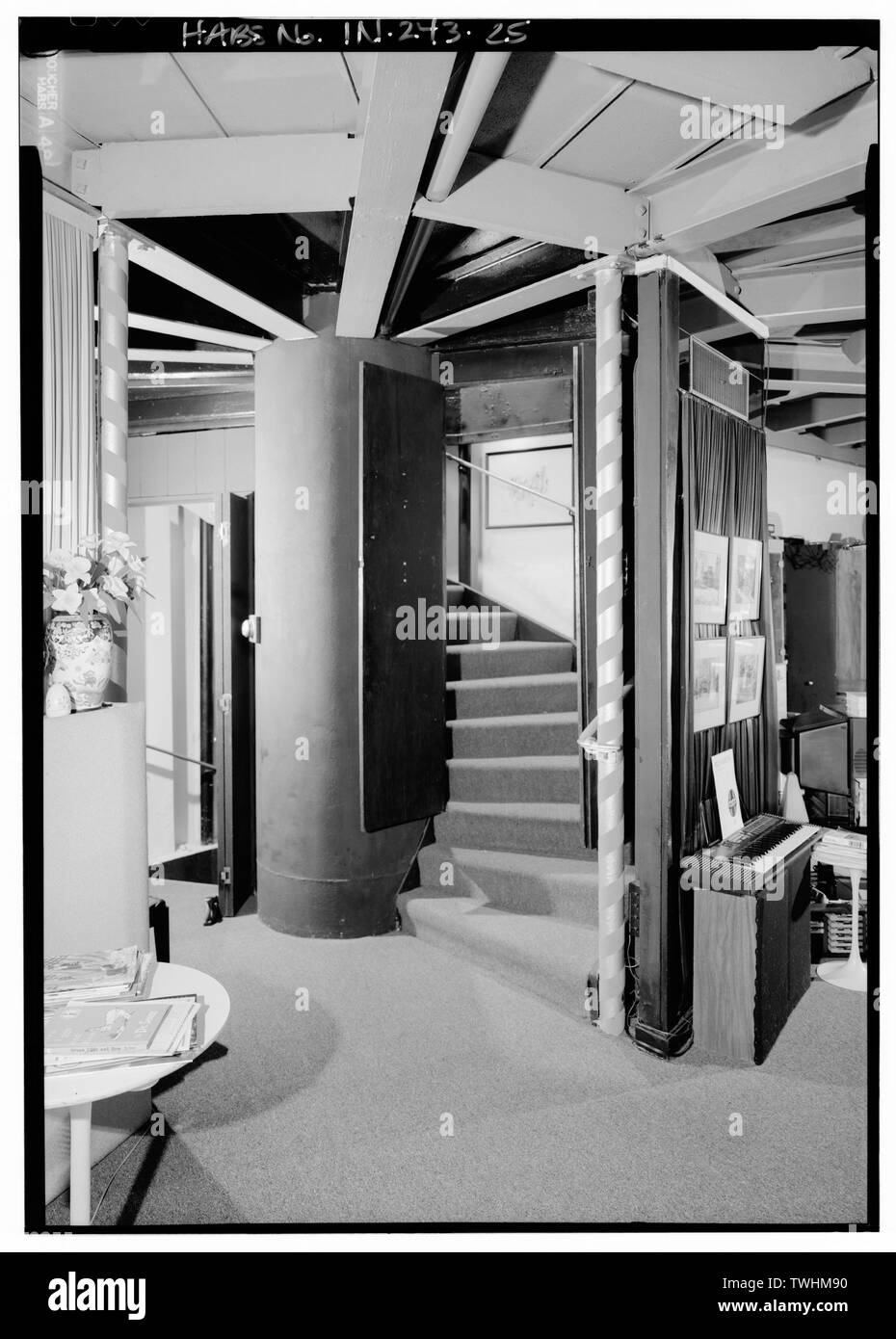 Left house Cut Out Stock Images & Pictures - Alamy