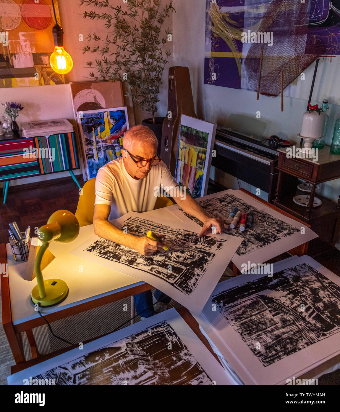 Middle aged man drawing hi-res stock photography and images - Alamy
