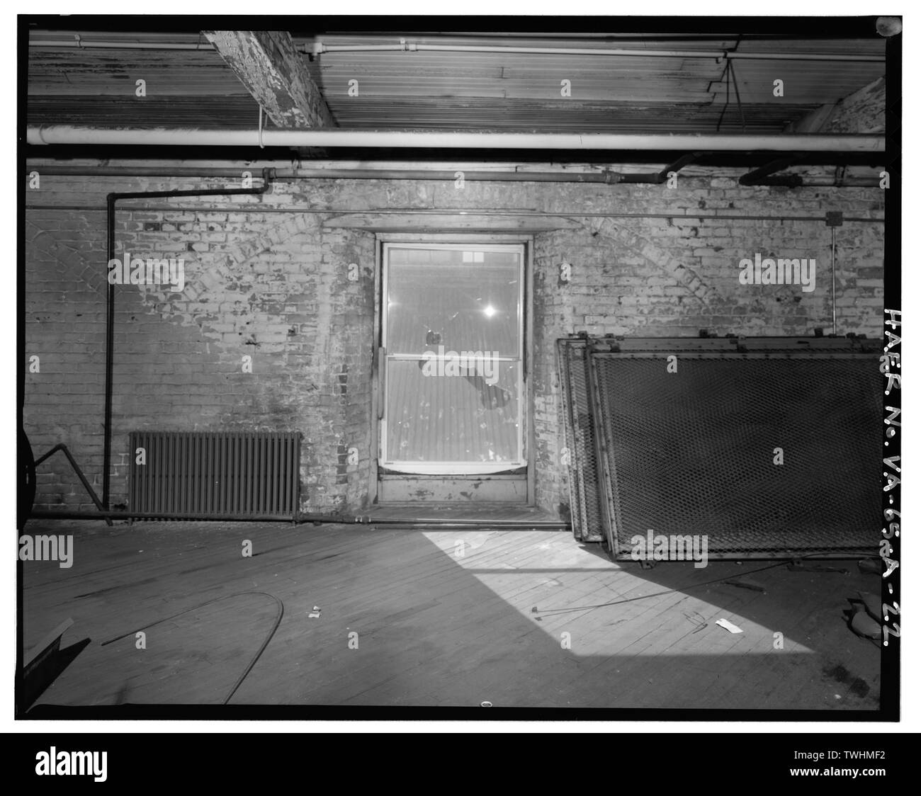 SECOND FLOOR, WINDOW DETAIL (ca 1980) - Norfolk Naval Shipyard, Mast ...