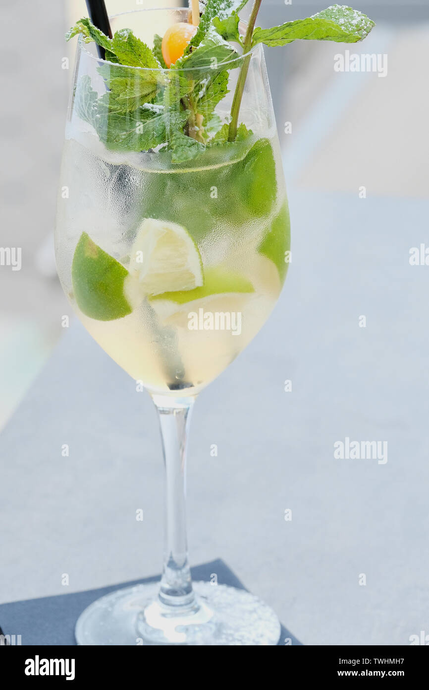 Prosecco glass hi-res stock photography and images - Alamy