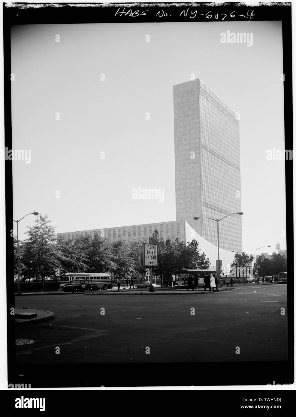 SECRETARIAT BUILDING (BACKGROUND) AND GENERAL ASSEMBLY BUILDING ...