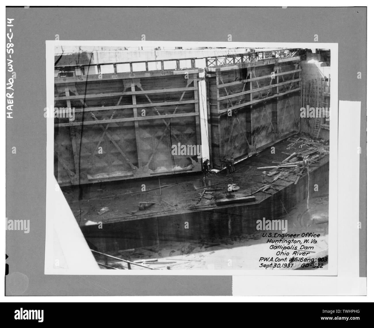 Locks and dam Cut Out Stock Images & Pictures - Alamy