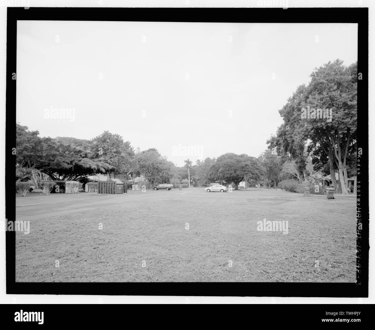 SERVICE AREA AT THE REAR OF RESIDENCES, BETWEEN NINTH AND TENTH STREETS ...