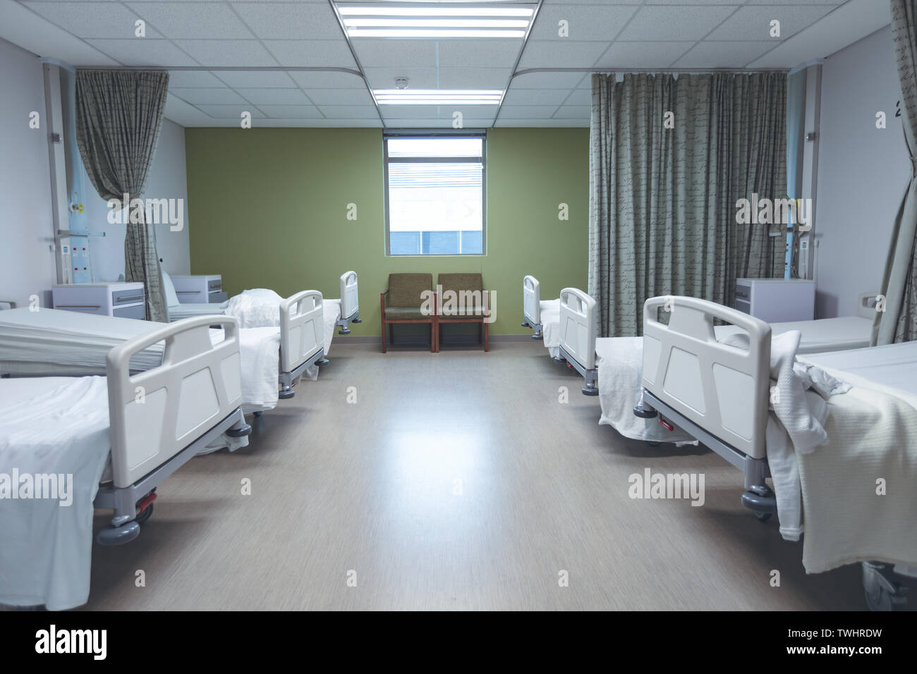Empty hospital ward hi-res stock photography and images - Alamy
