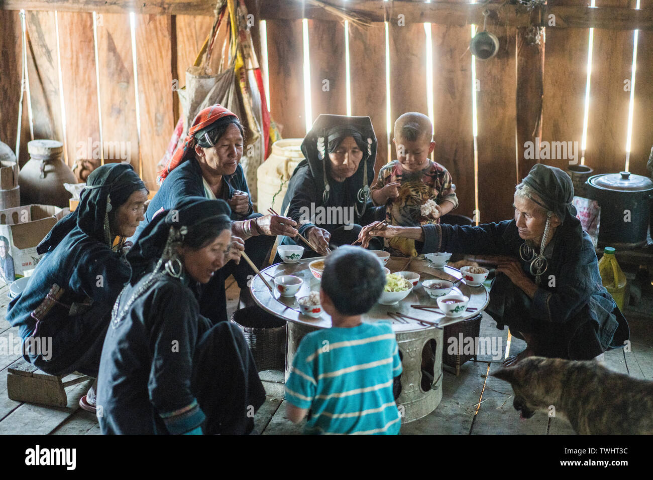 women Akha Pixor ethnicity and their childrens have lunch in the ...