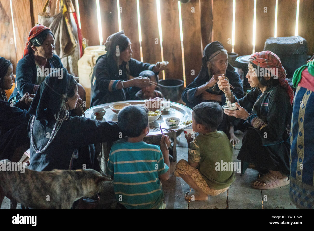 women Akha Pixor ethnicity and their childrens have lunch in the ...