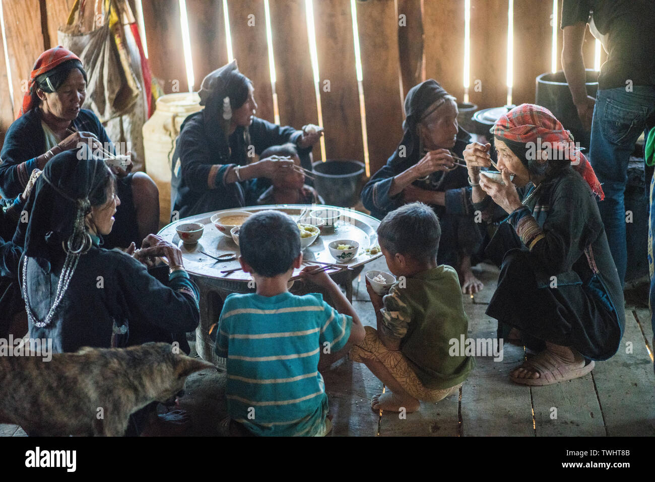 women Akha Pixor ethnicity and their childrens have lunch in the ...