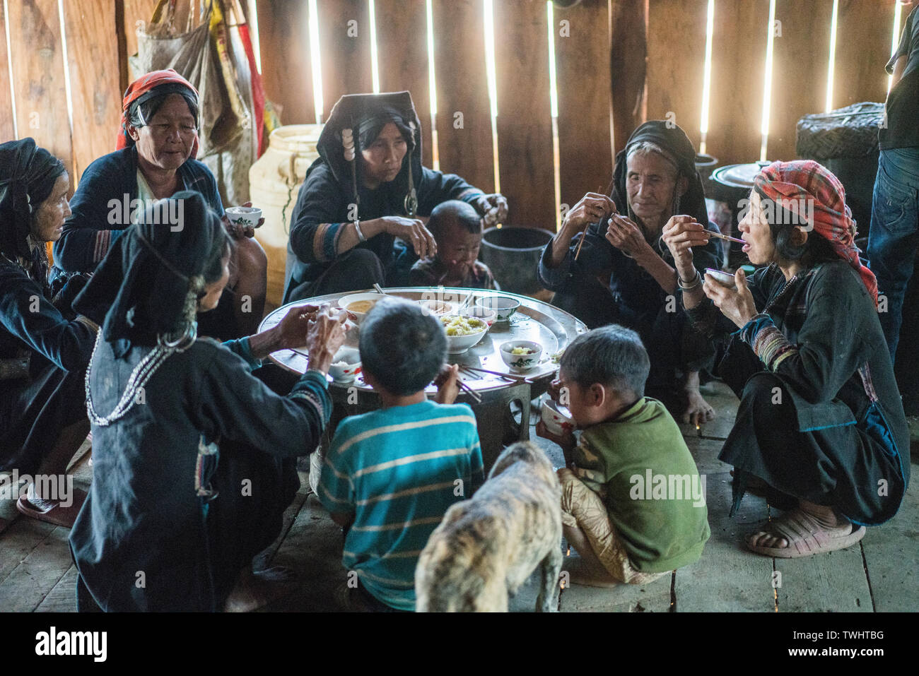 women Akha Pixor ethnicity and their childrens have lunch in the ...
