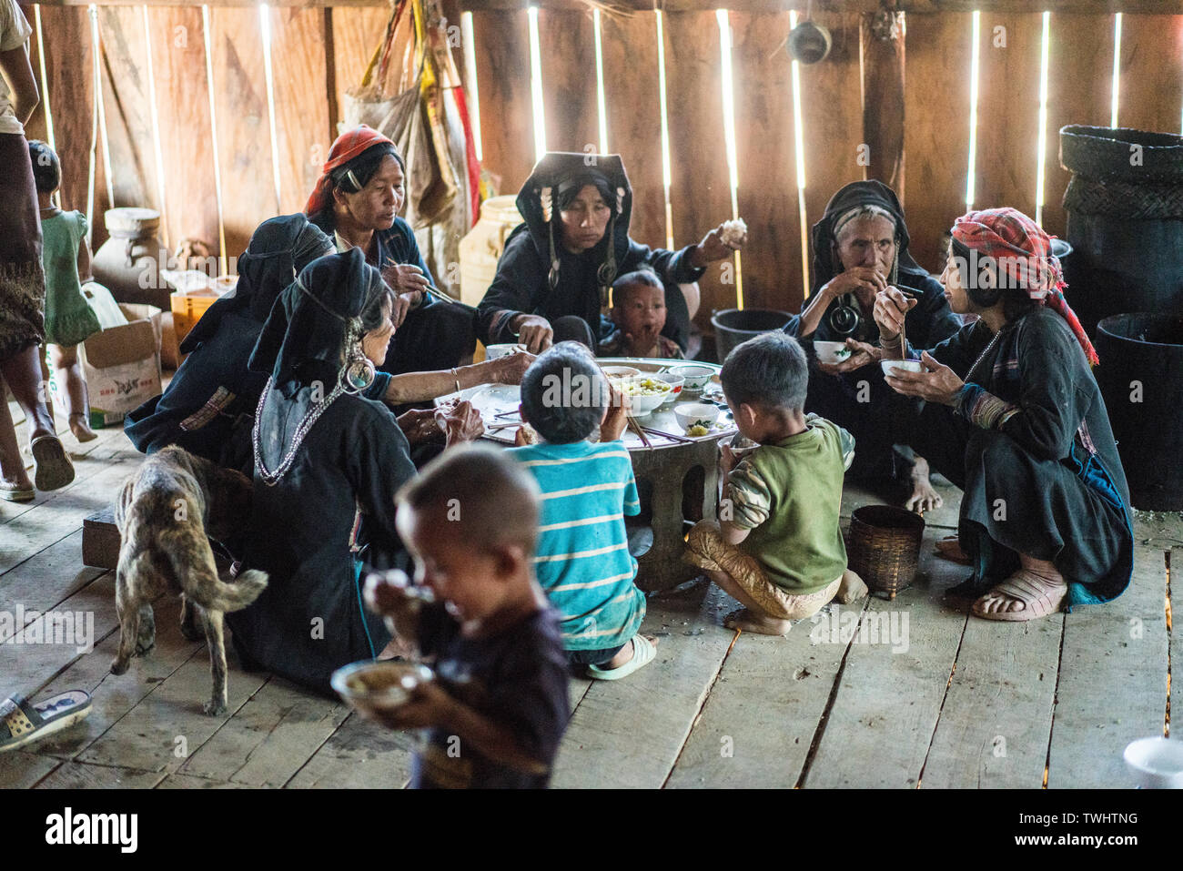 women Akha Pixor ethnicity and their childrens have lunch in the ...