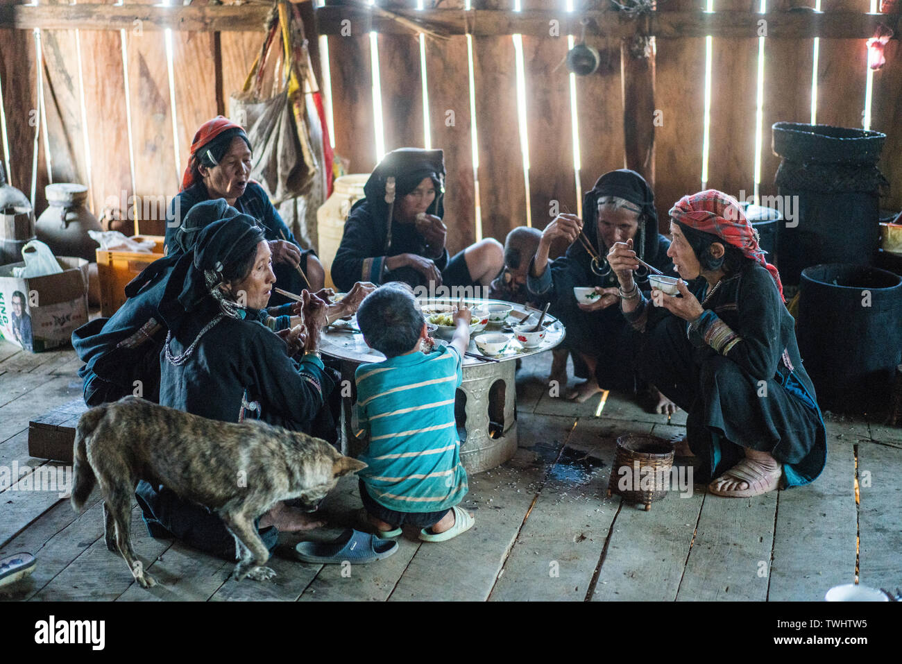 women Akha Pixor ethnicity and their childrens have lunch in the ...