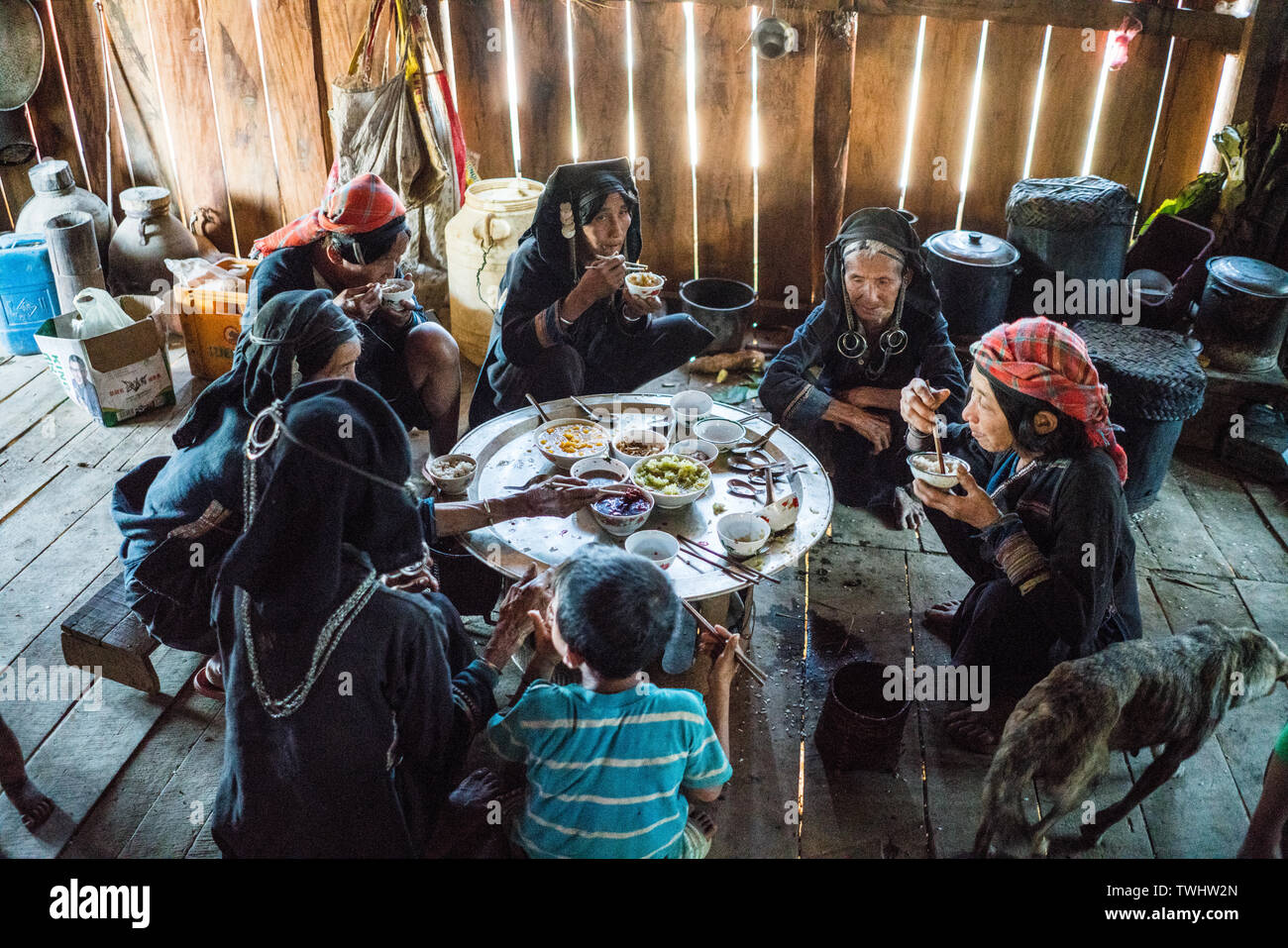 women Akha Pixor ethnicity and their childrens have lunch in the ...