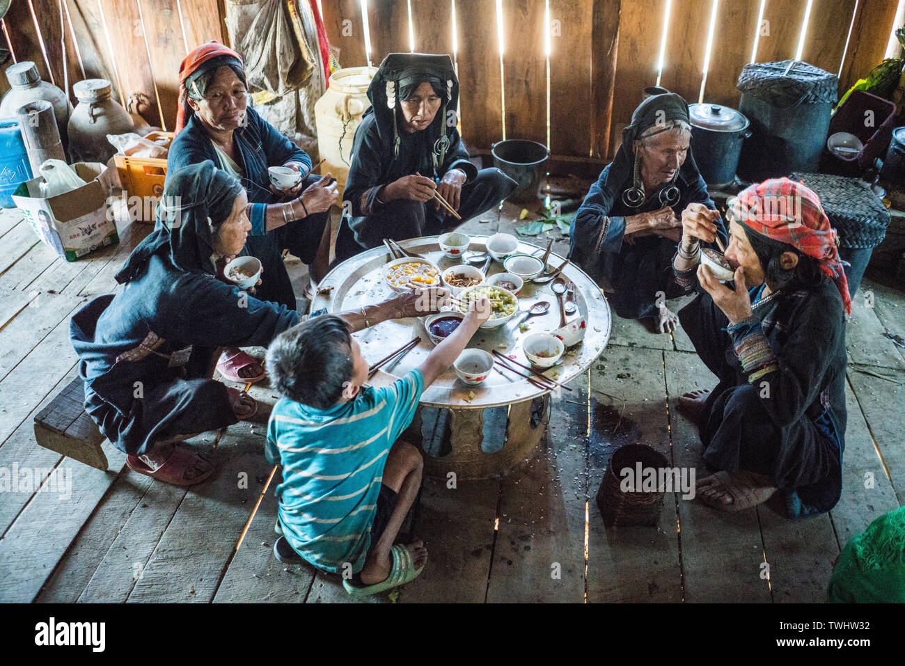 women Akha Pixor ethnicity and their childrens have lunch in the ...