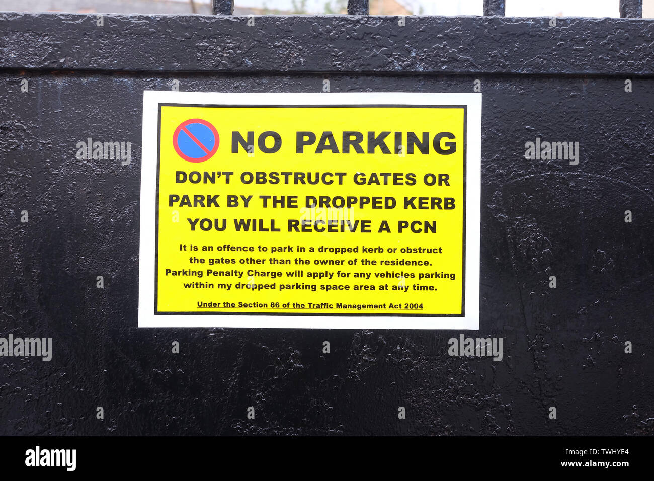 April 2019 - No parking restriction sign Stock Photo - Alamy