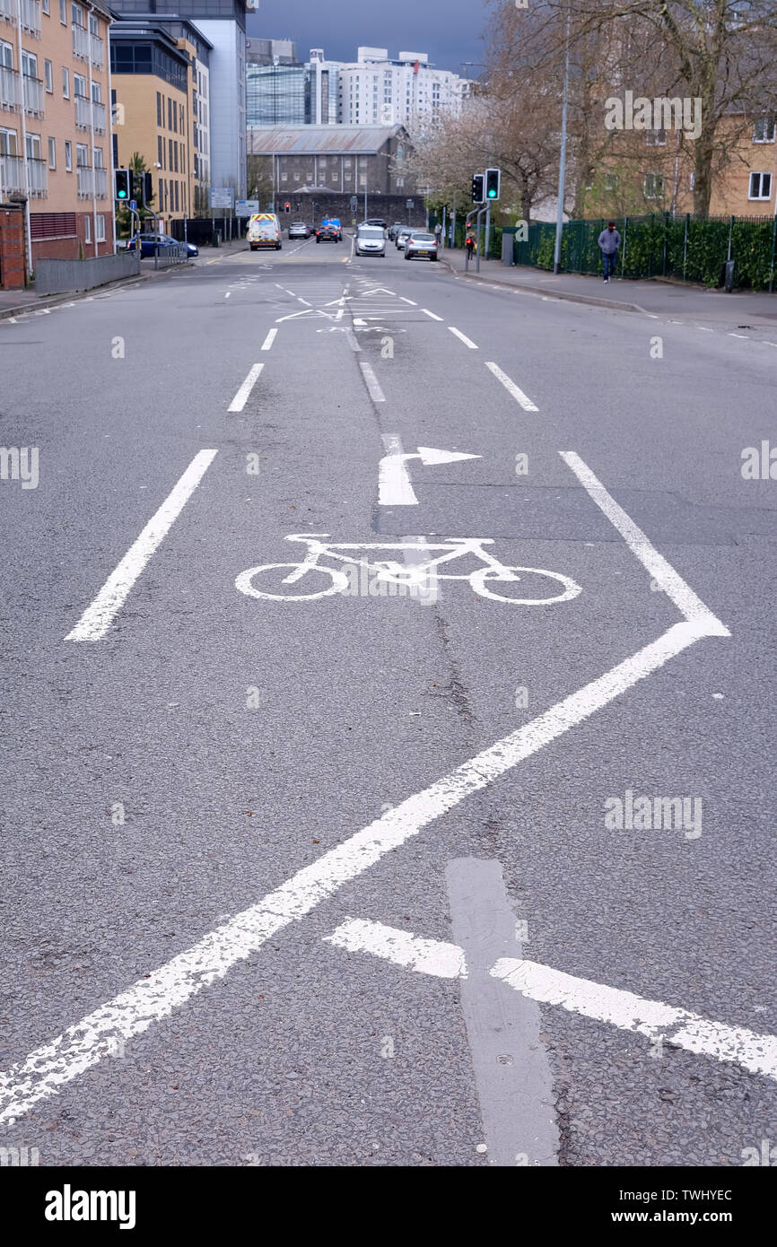 City cycle hi-res stock photography and images - Alamy