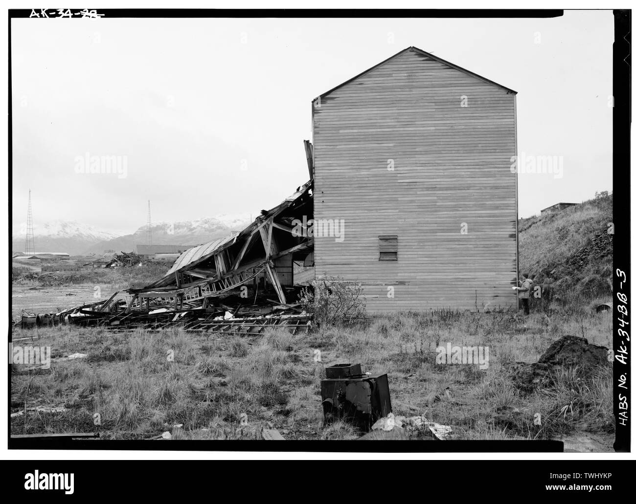 SIDE, LOOKING SOUTH - Naval Operating Base Dutch Harbor and Fort Mears ...