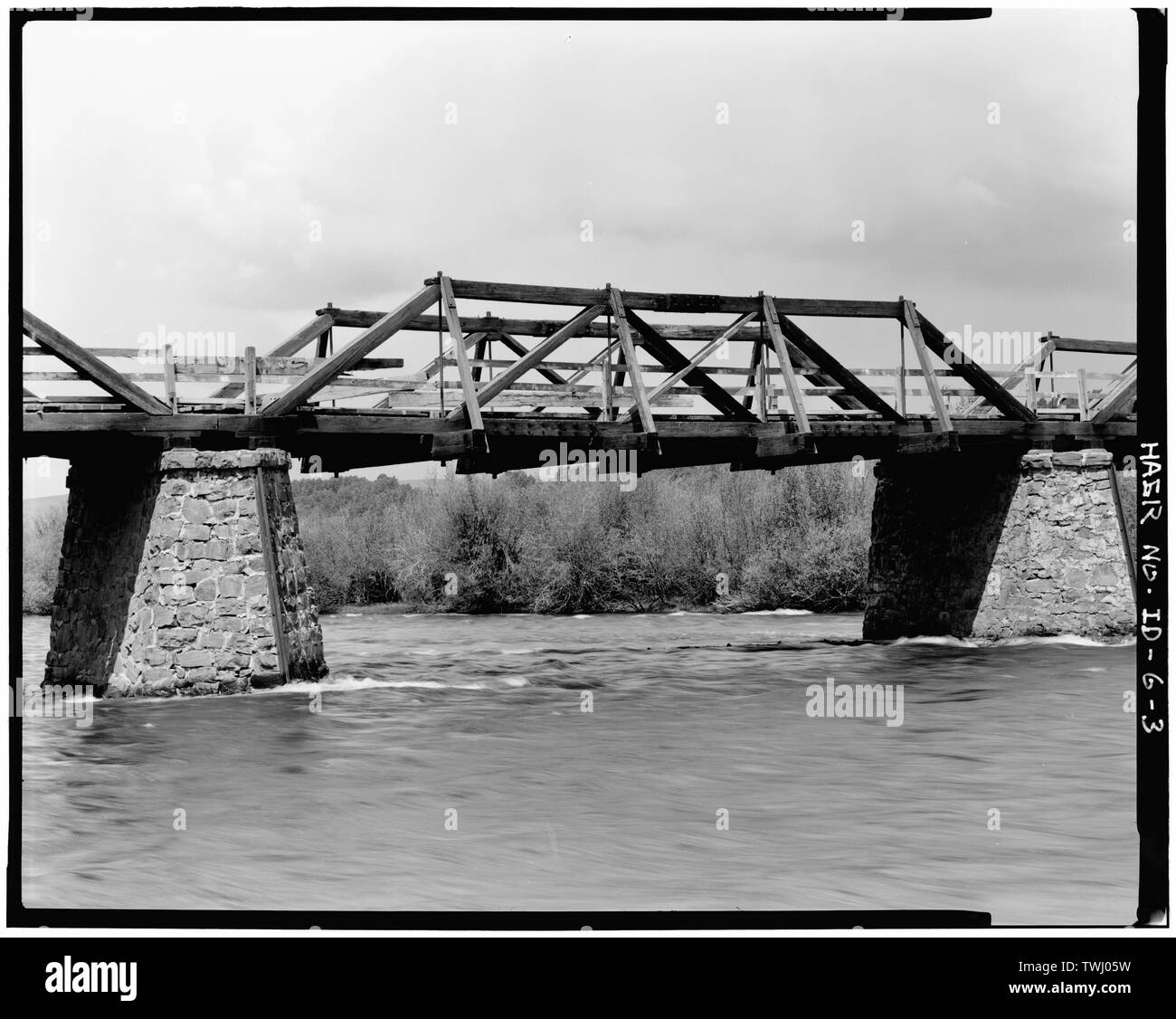 Single span bridge Cut Out Stock Images & Pictures - Alamy