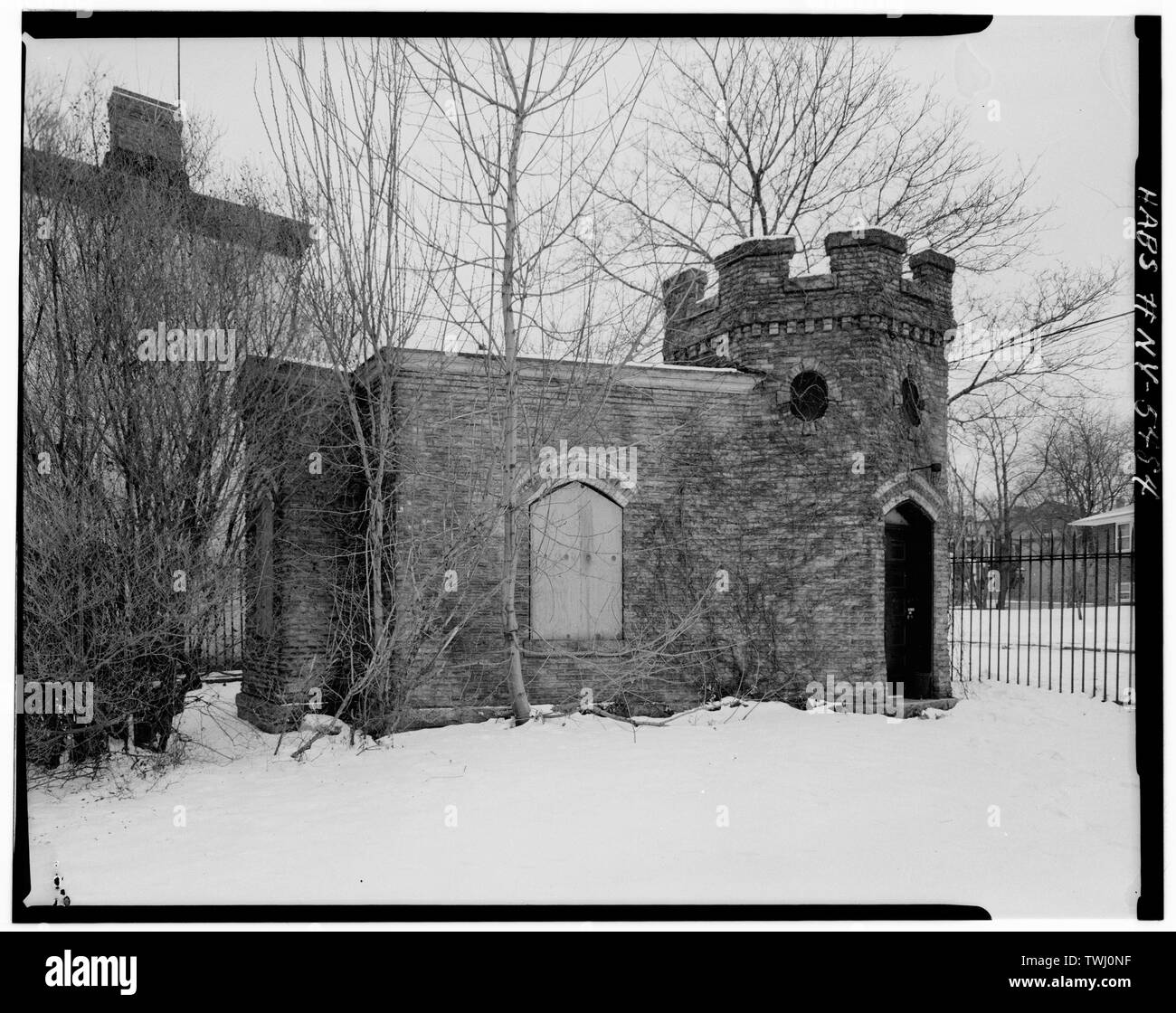 New gatehouse Black and White Stock Photos & Images - Alamy