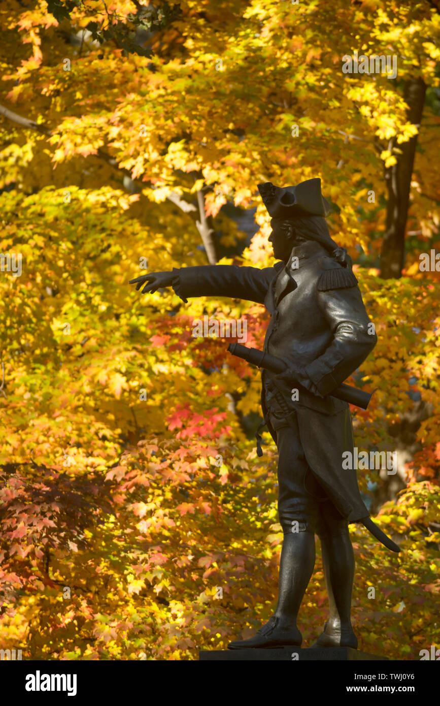 COMMODORE BARRY STATUE (© SAMUEL MURRAY 1906) INDEPENDENCE HALL YARD ...