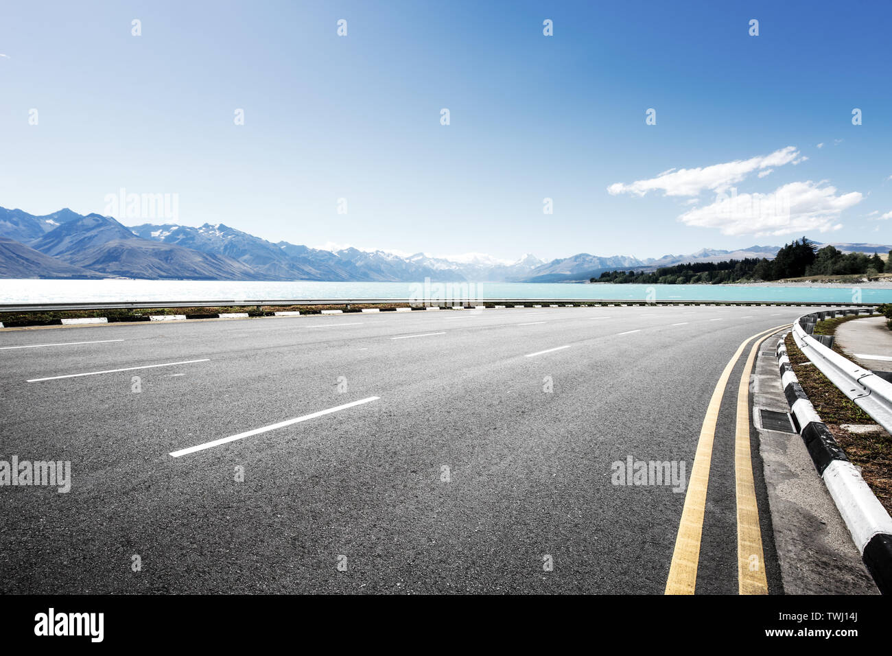 Road landscapes hi-res stock photography and images - Alamy