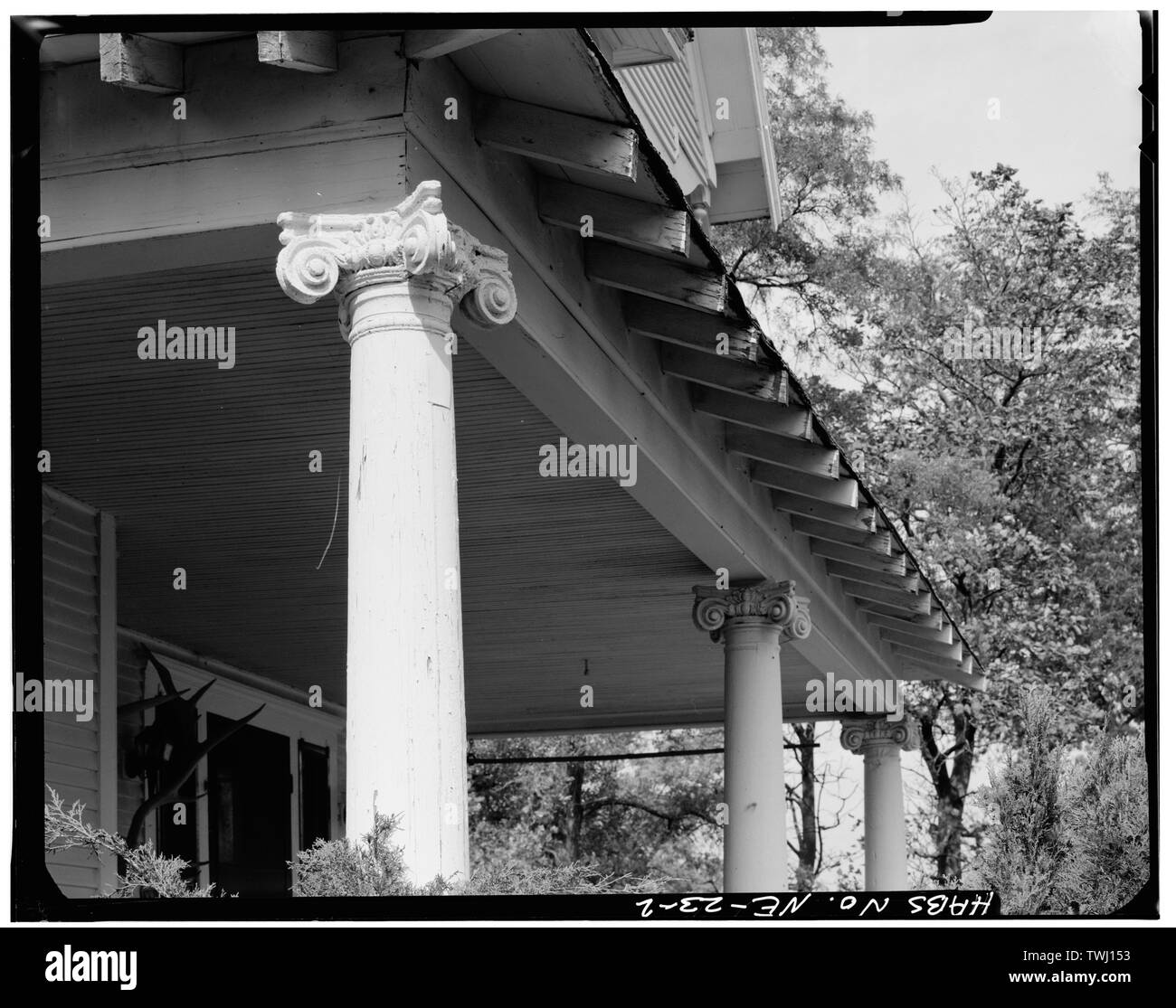 Sam Amato, Photographer October 1977 FRONT COLUMN DETAILS - Chambers ...