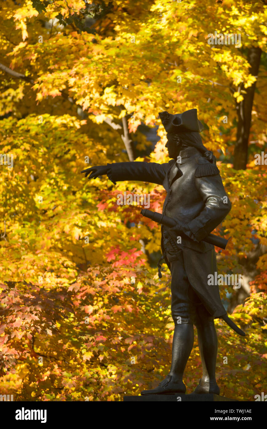 COMMODORE BARRY STATUE (© SAMUEL MURRAY 1906) INDEPENDENCE HALL YARD ...