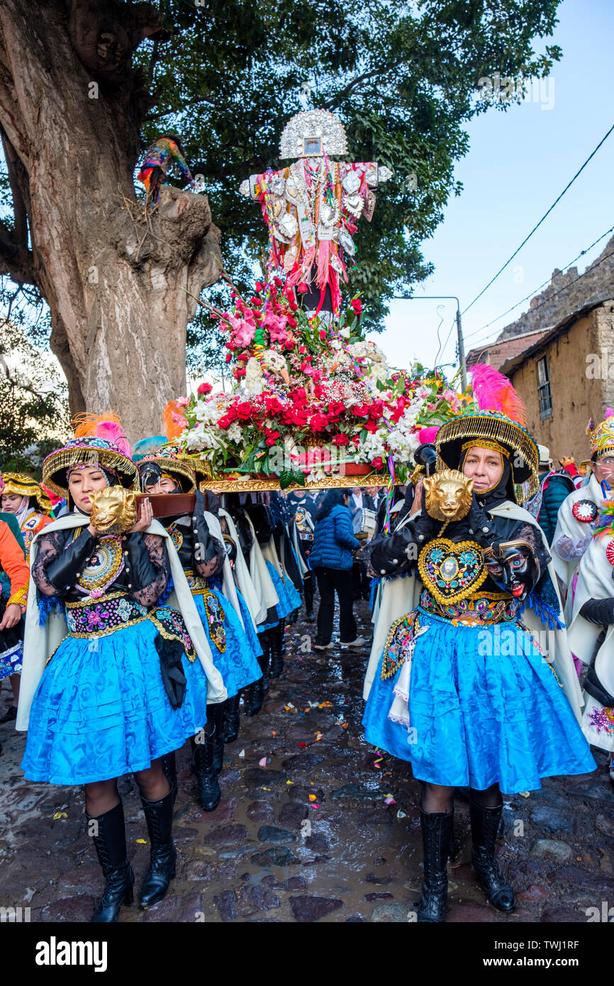 Peru religion, Choquekillka Festival procession. Women carrying Señor ...