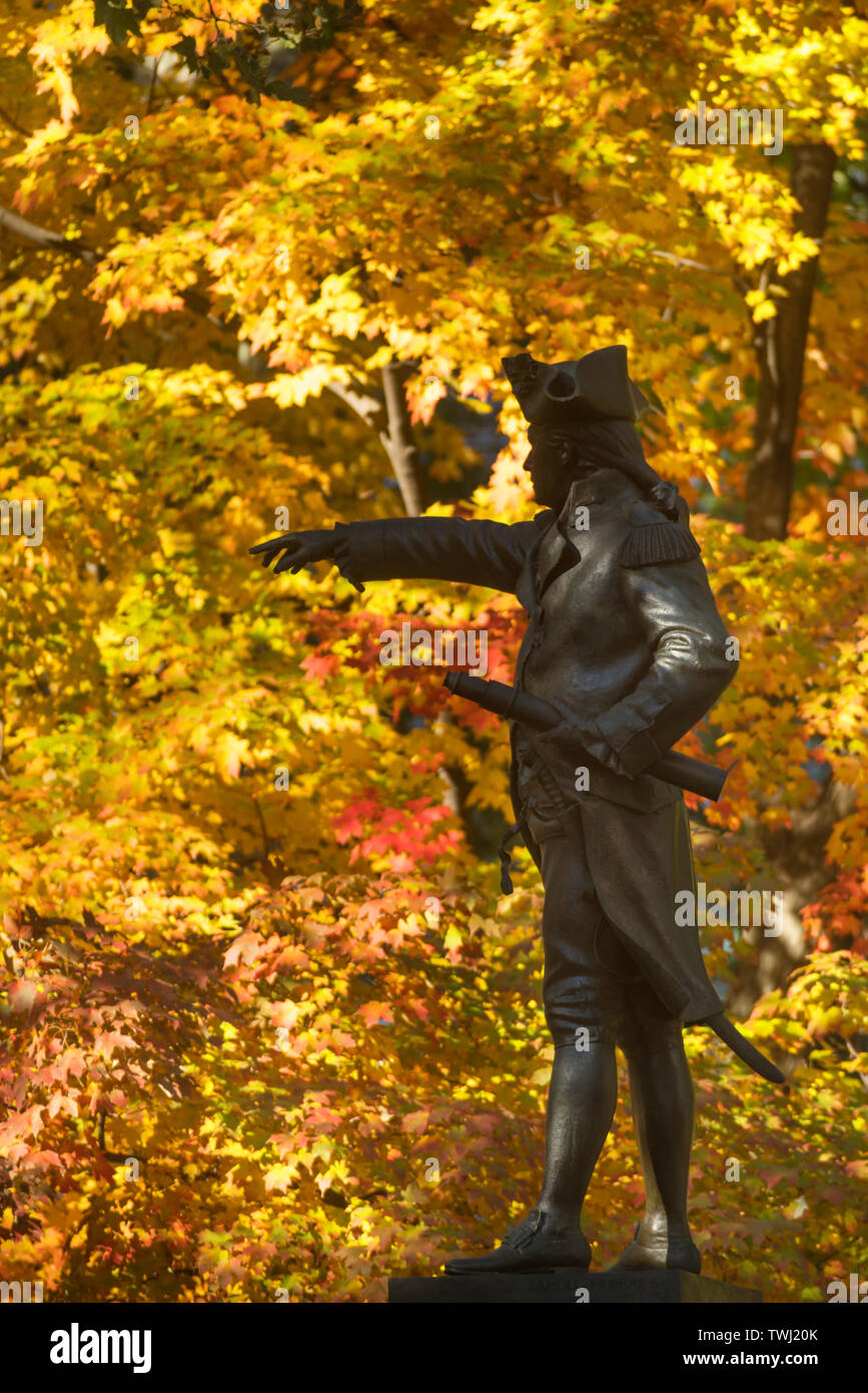 COMMODORE BARRY STATUE (© SAMUEL MURRAY 1906) INDEPENDENCE HALL YARD ...