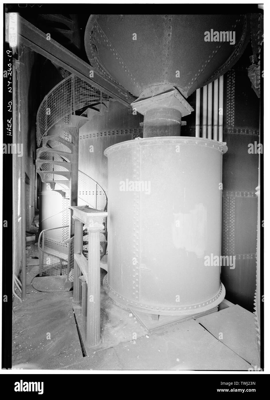 Scale tank, intermediate level, adjacent to north end of elevator ...