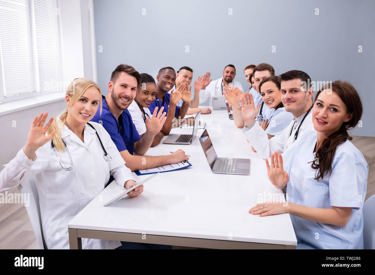 Diverse team working together hi-res stock photography and images - Alamy